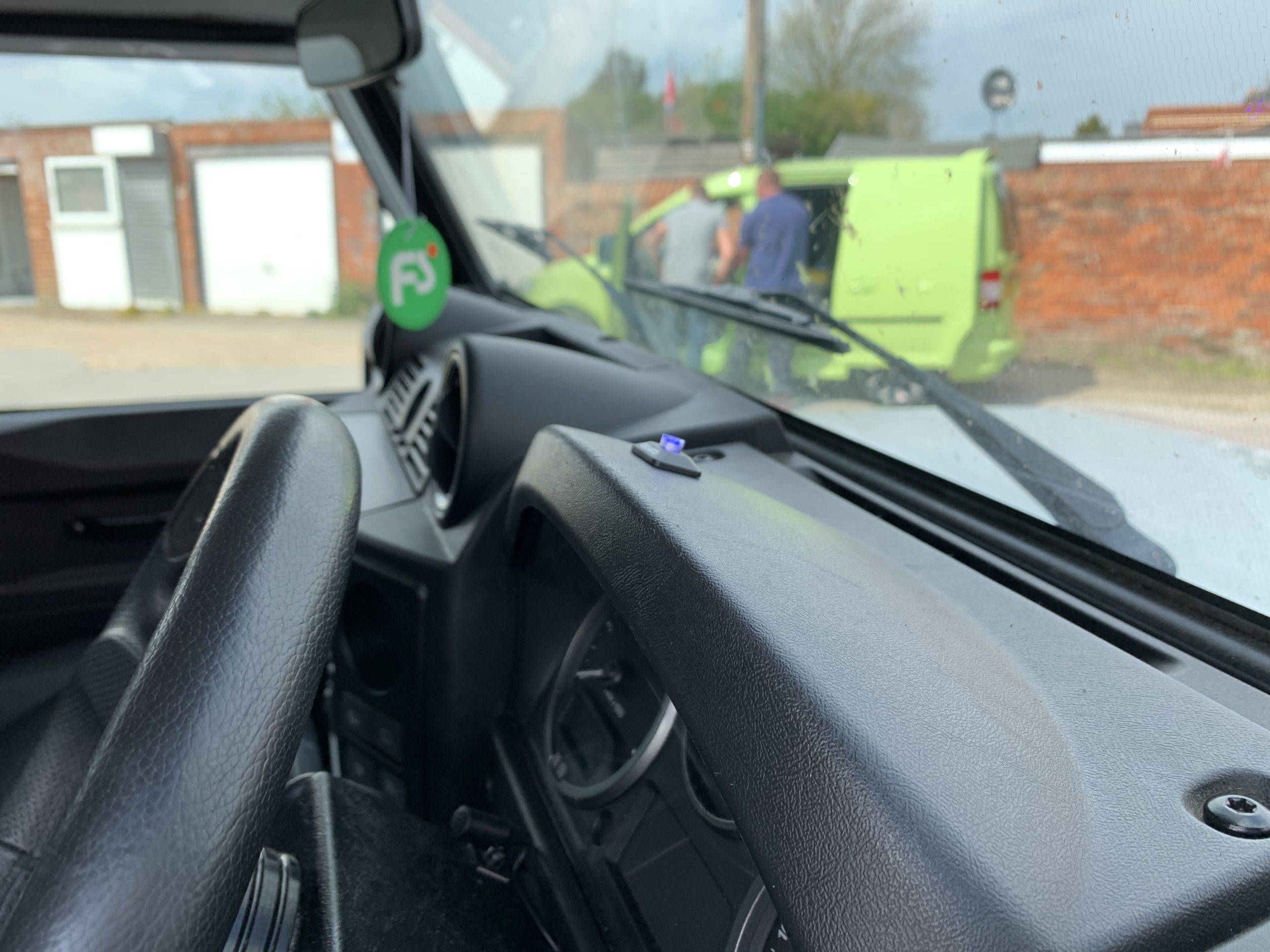 Land Rover Defender – Clifford Alarm, Tracker & DABFM Aerial – 2015 ...