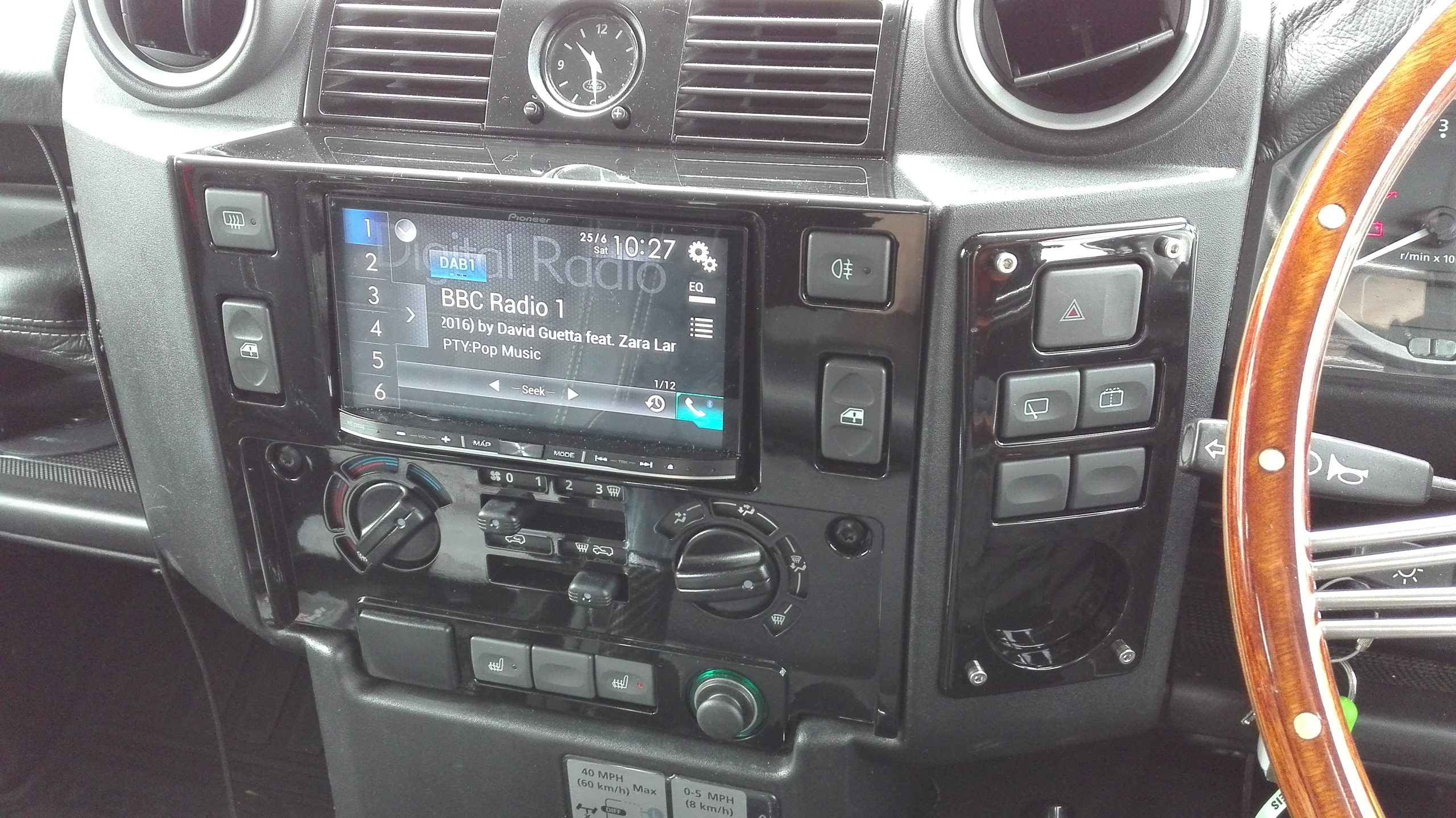 Landrover Defender – Pioneer Avic F88 Double Din & Pioneer Underseat ...