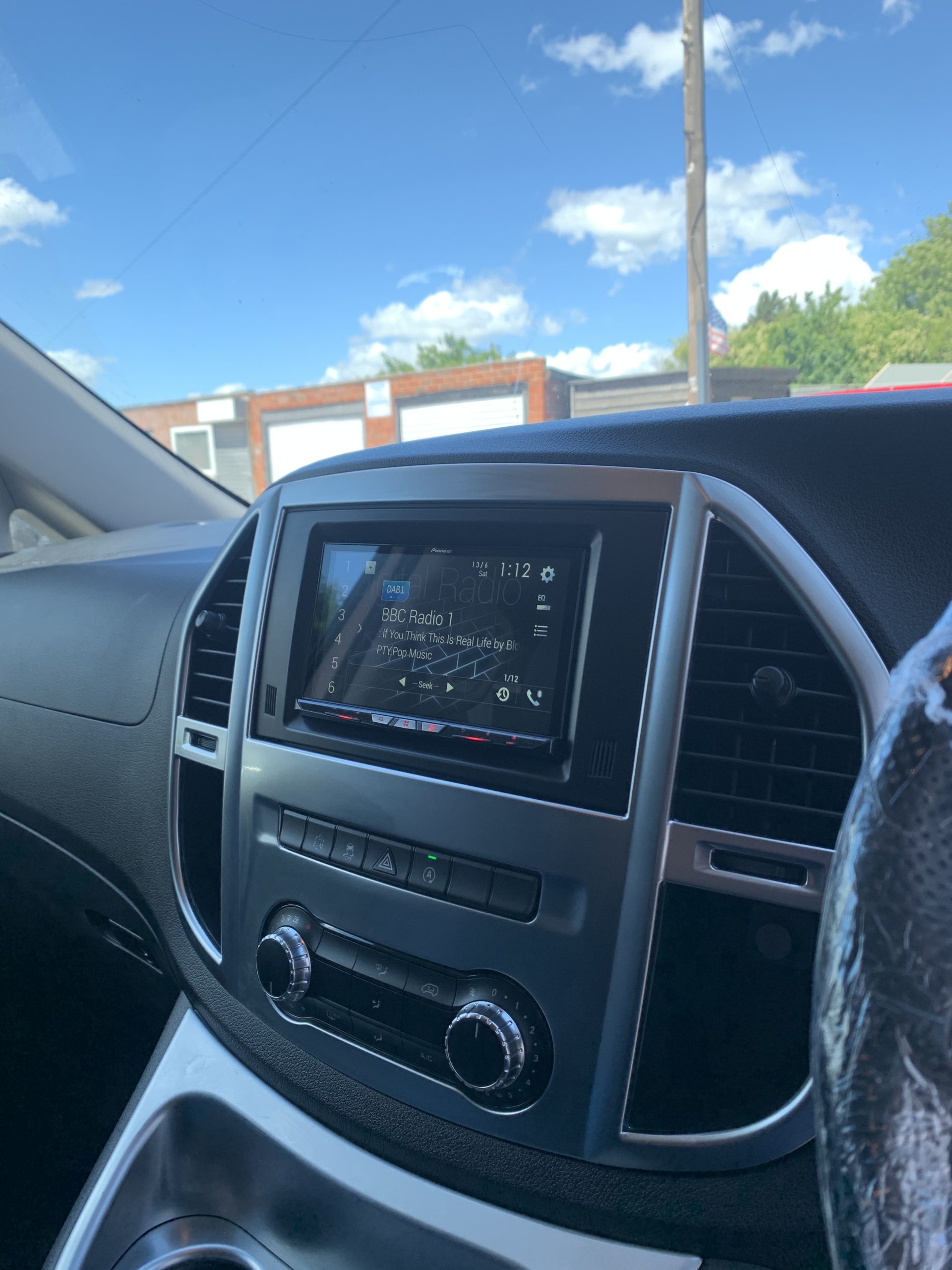 Mercedes Vito W447 – Audison 10inch Active APBX Subwoofer, Pioneer Z930 ...